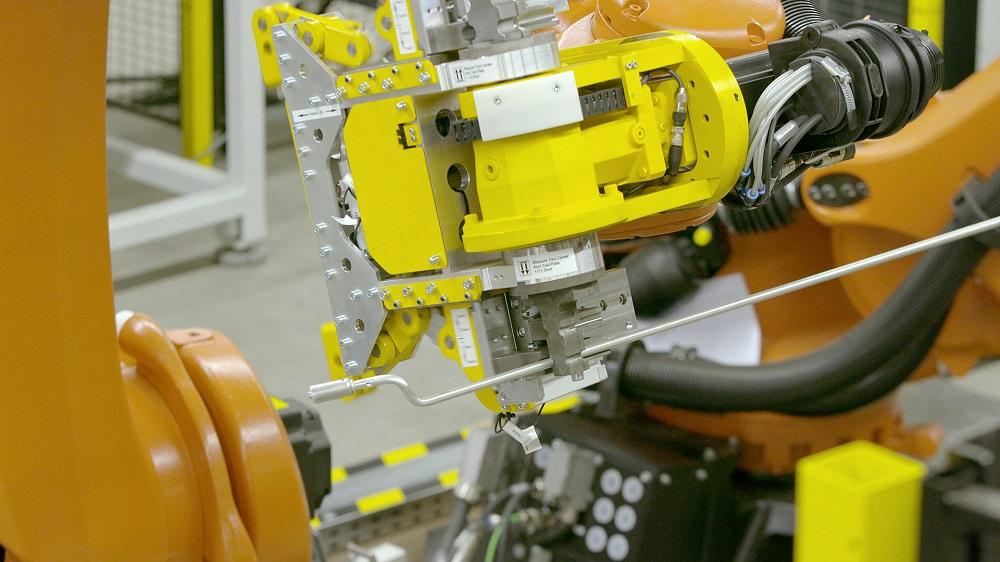 Automated bending cell from transfluid Maschinenbau processes short and ...