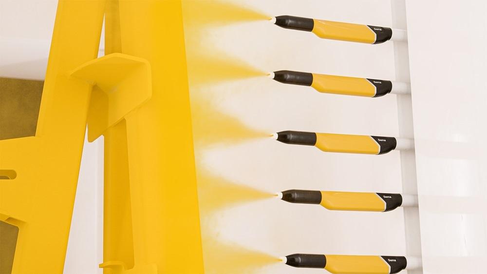 Automatic gun allows fast powder color changes