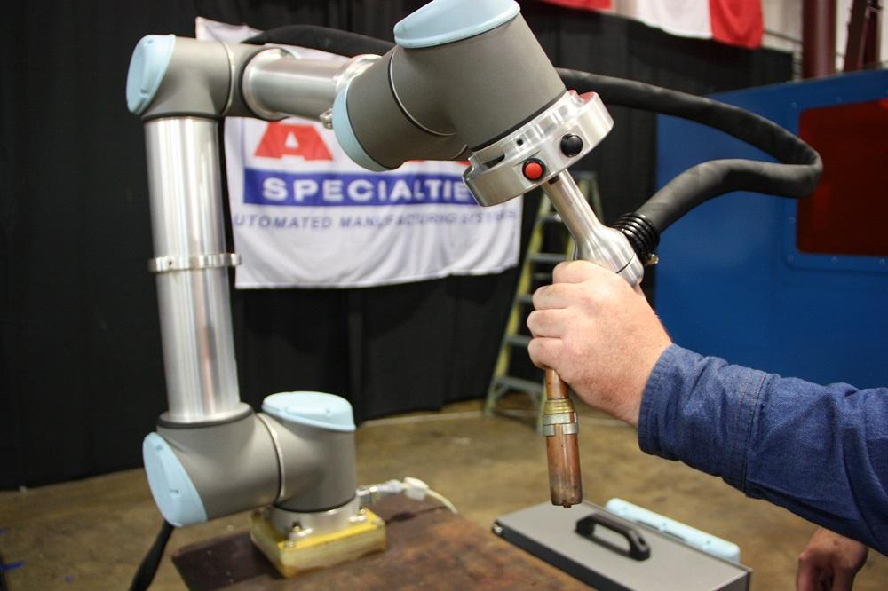 Collaborative robot GMAW system offers simplified programming