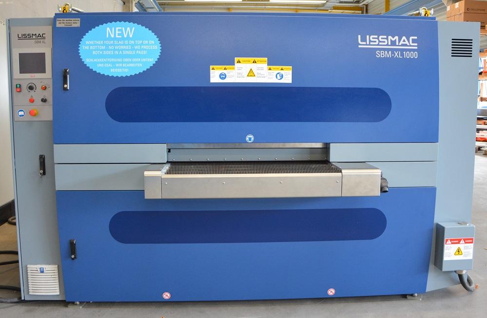 Deburring machine suited to large service centre use