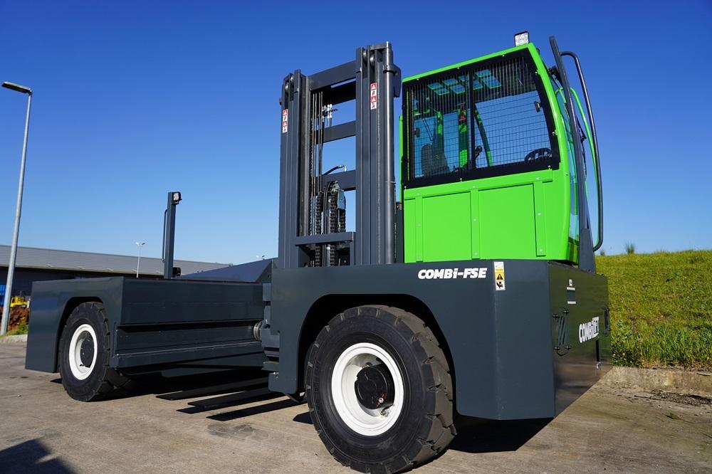 Electric sideloader handles long, bulky loads