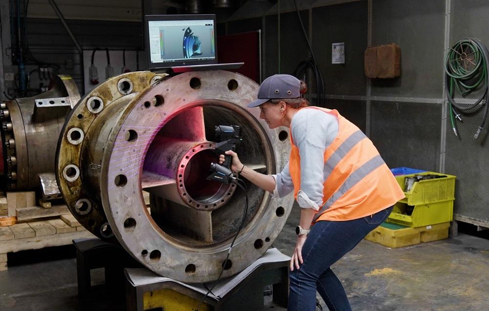 Hand-held 3D scanning devices allow scanning in multiple environments