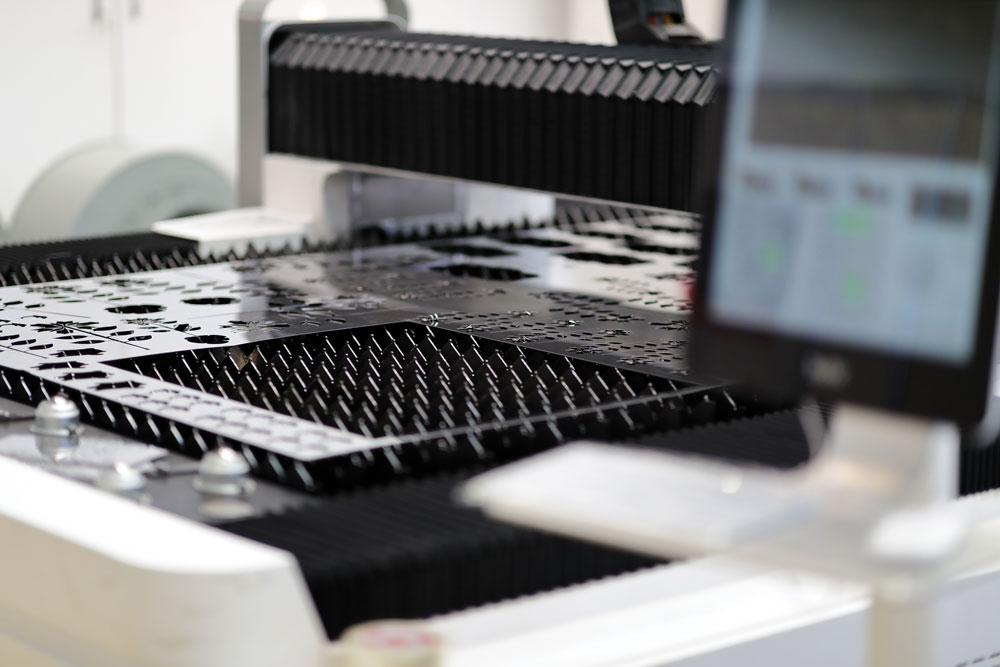 Maximize material utilization in laser cutting