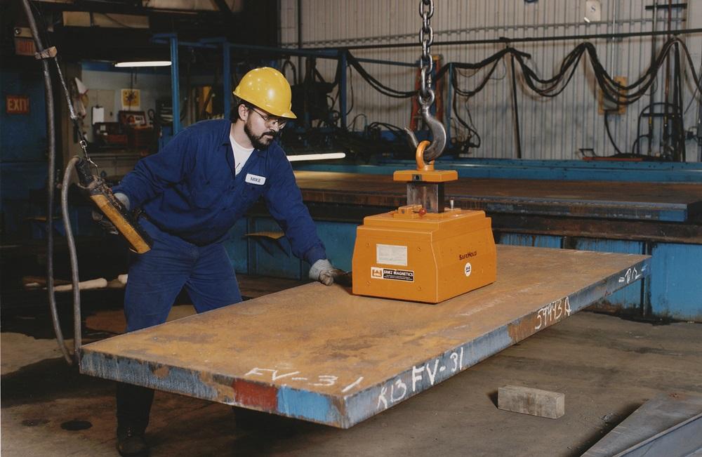 Lifting magnets store